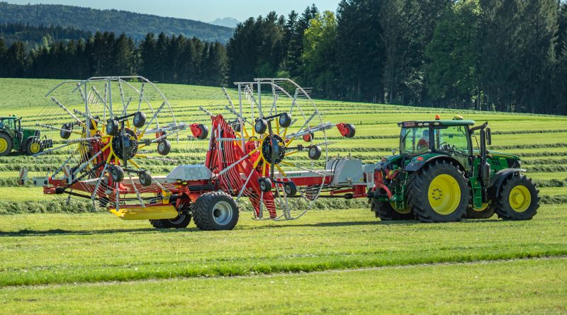 Pöttinger introduces a new 4-Rotor rake - Agro World Tarım Dünyası Dergisi