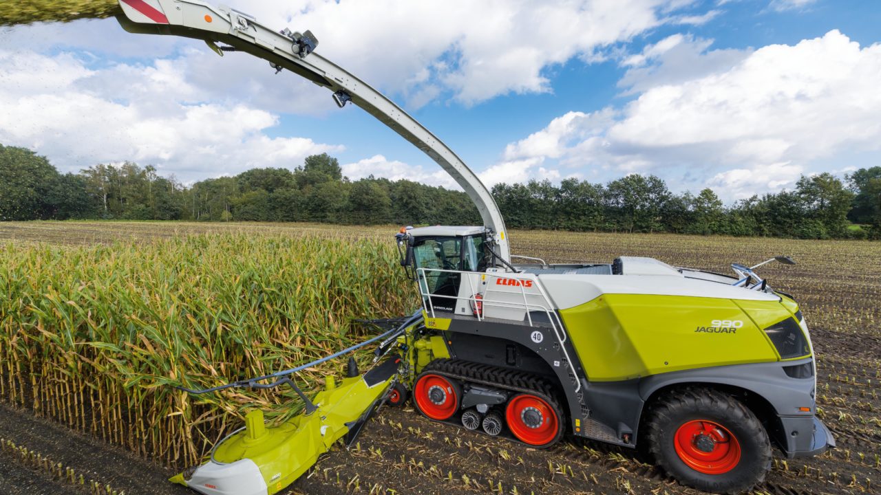 Tracks bring multiple benefits to forage harvesters - Agro World Tarım ...