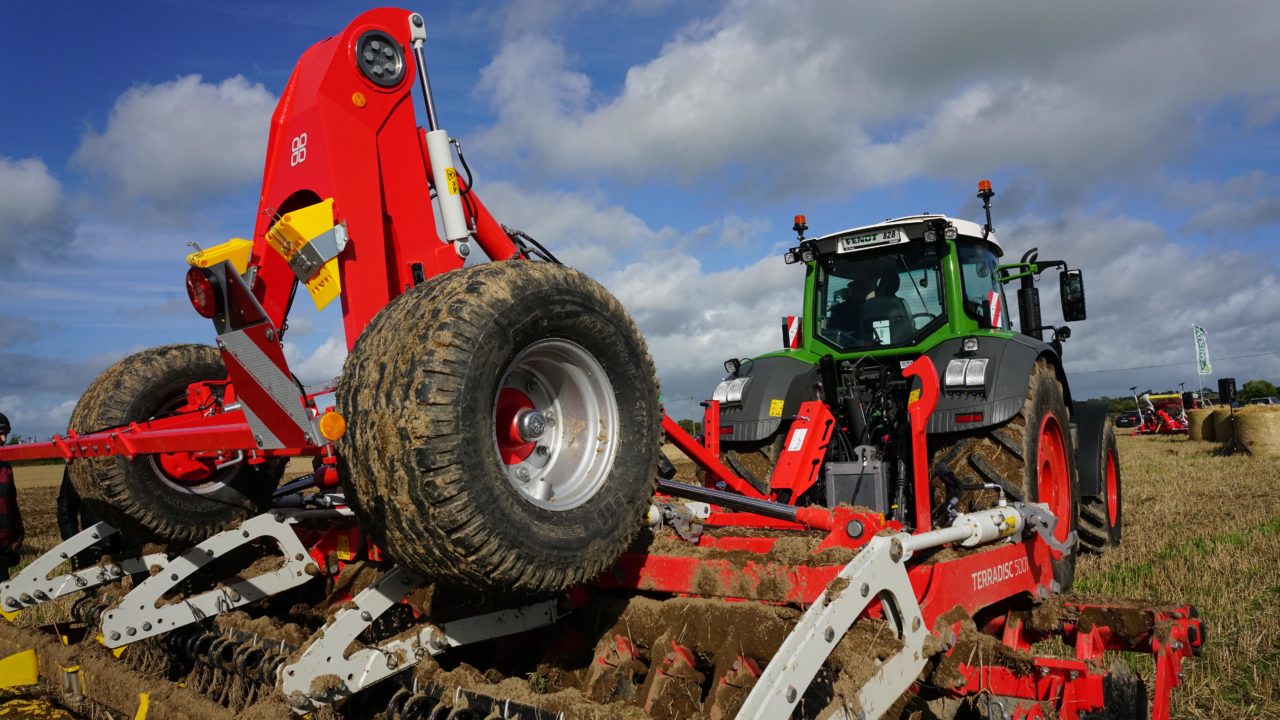 Latest Pottinger and Fendt shown at tillage demo day - Agro World Tarım ...