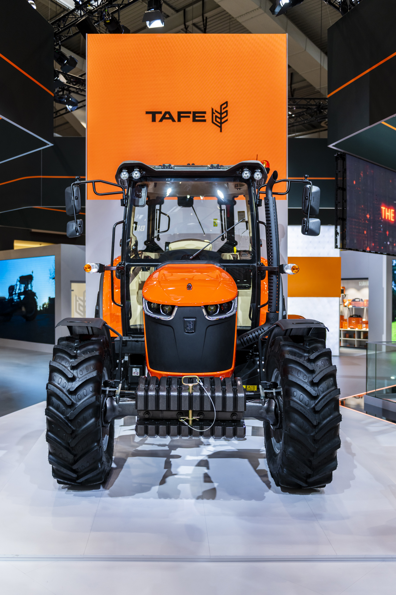 TAFE, Agritechnica 2025’te EVX75 Elektrikli Hibrit Traktörünü tanıttı ...
